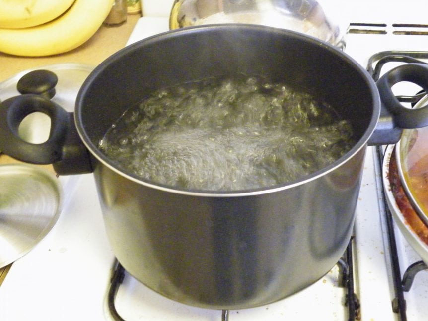 Boiling Water for Drinking: What Temperature and How Long? – Super Prepper
